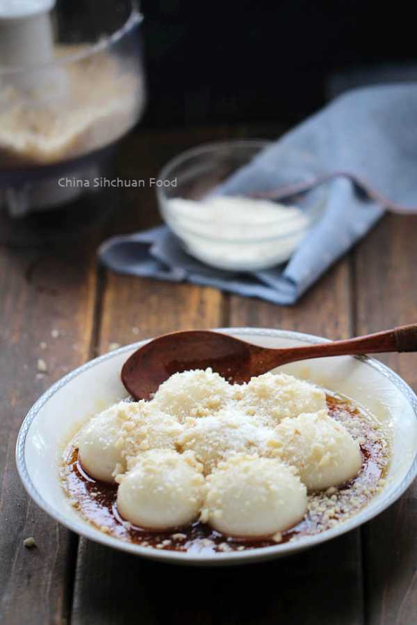 မြန်မာရိုးရာ မုန့်လုံးရေပေါ် | MyFood Myanmar